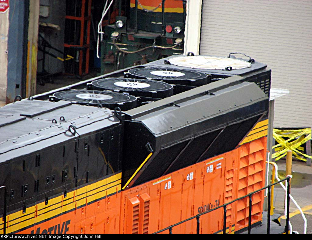 EMDX 1604 at BNSF Northtown 44th Ave